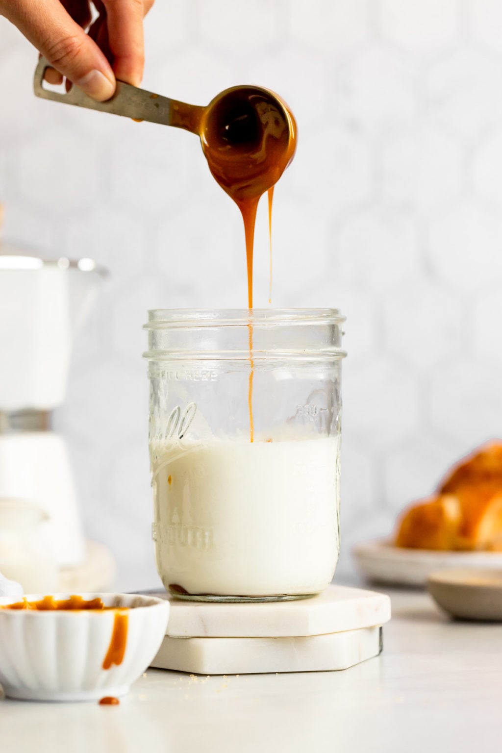 Homemade Caramel Latte (5 Minutes!) - Fork in the Kitchen