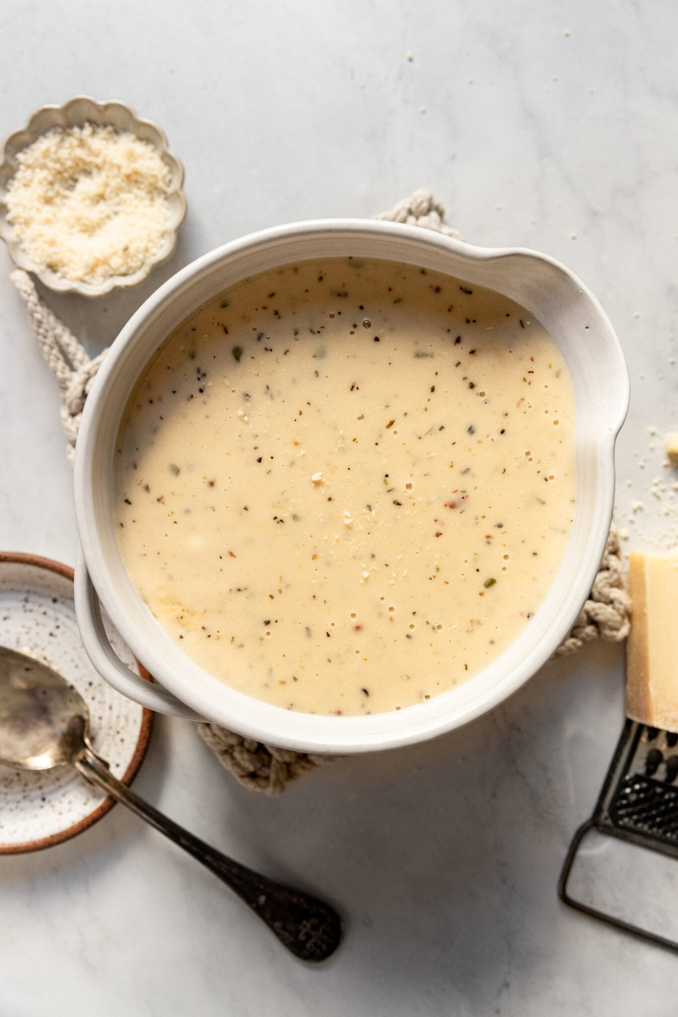 Irresistibly Creamy 10-Minute Garlic Parmesan Sauce
