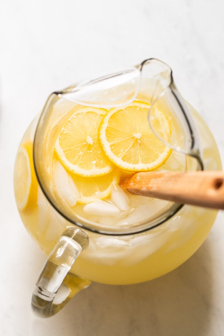 Easy Homemade Lemonade with Fresh Lemons