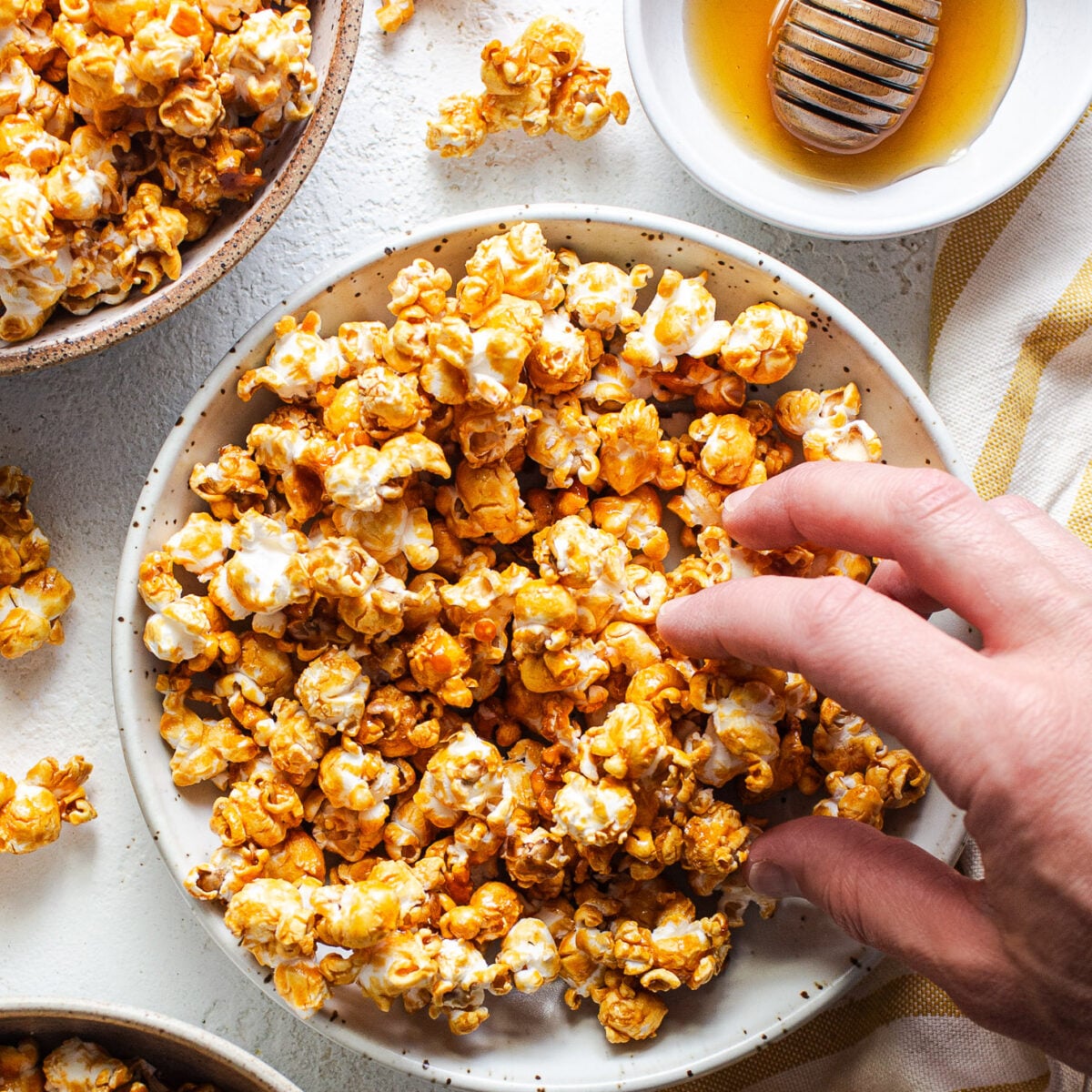 Crunchy and Sweet Honey Popcorn (Really Easy!)