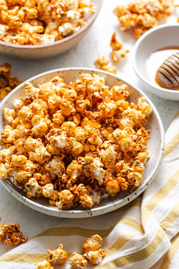 Crunchy and Sweet Honey Popcorn (Really Easy!)